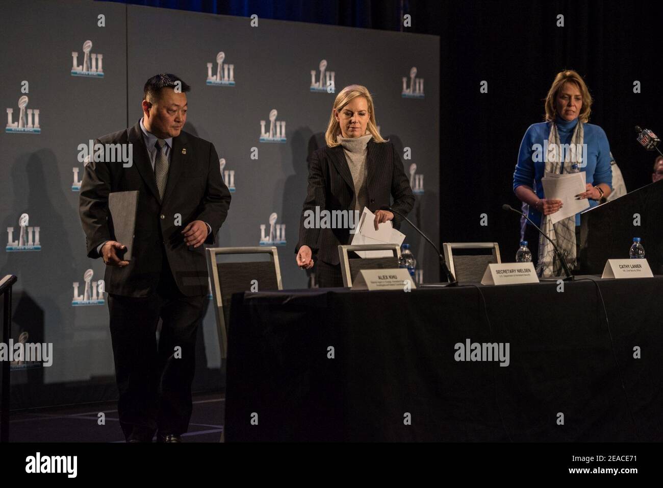 Nfl security hi-res stock photography and images - Alamy