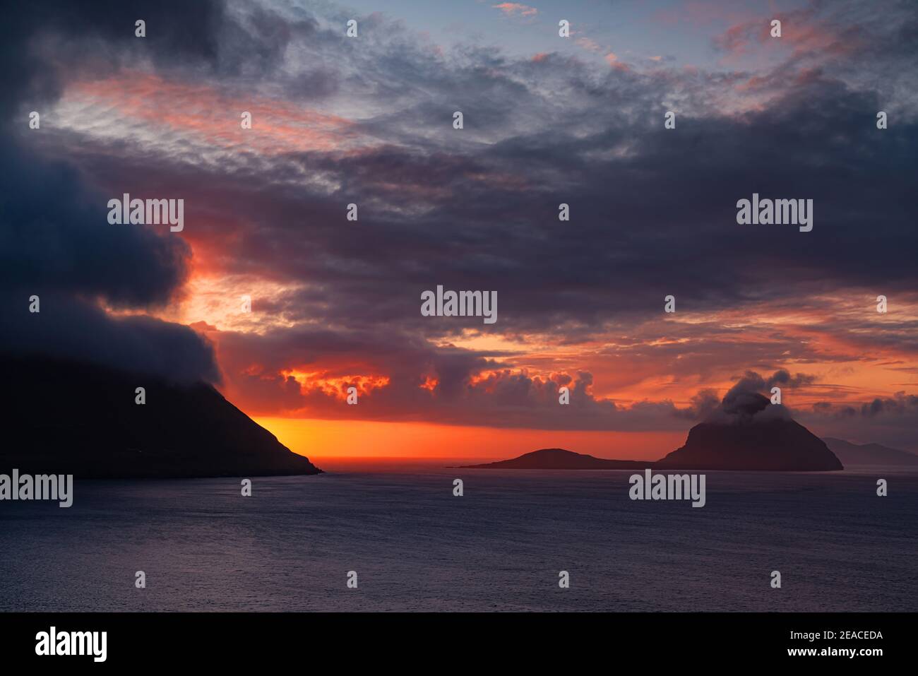 Hestur island hi-res stock photography and images - Alamy