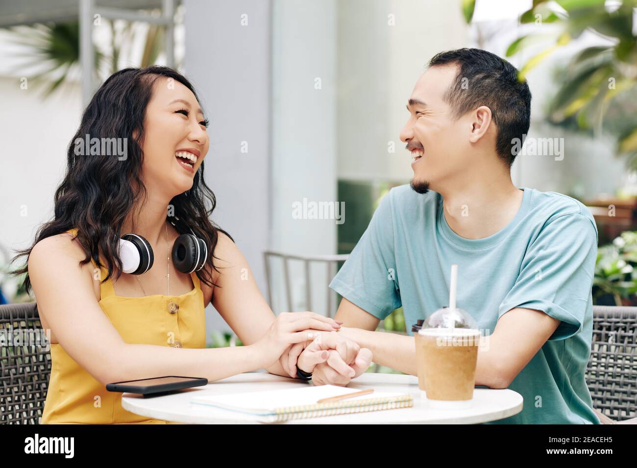 Laughing chinese female student hi-res stock photography and images - Alamy
