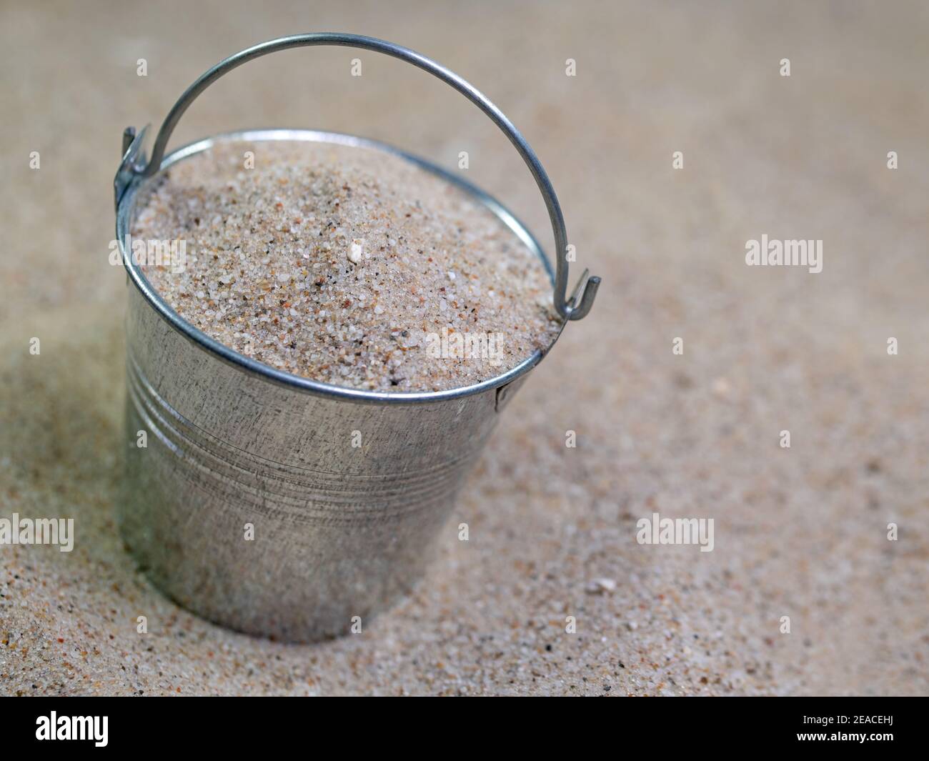 Zinc bucket hi-res stock photography and images - Alamy
