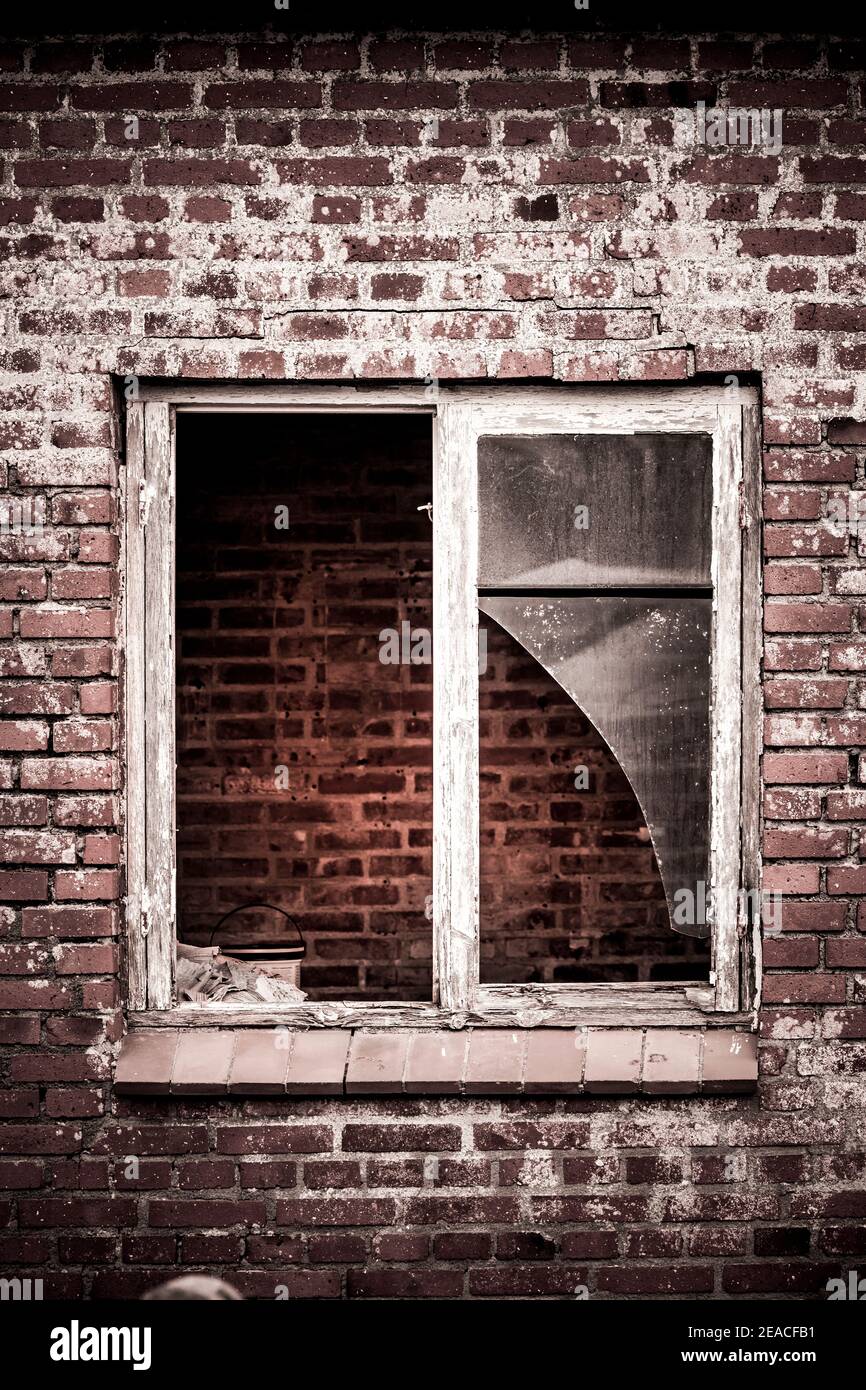 Old broken window in a brick building Stock Photo - Alamy