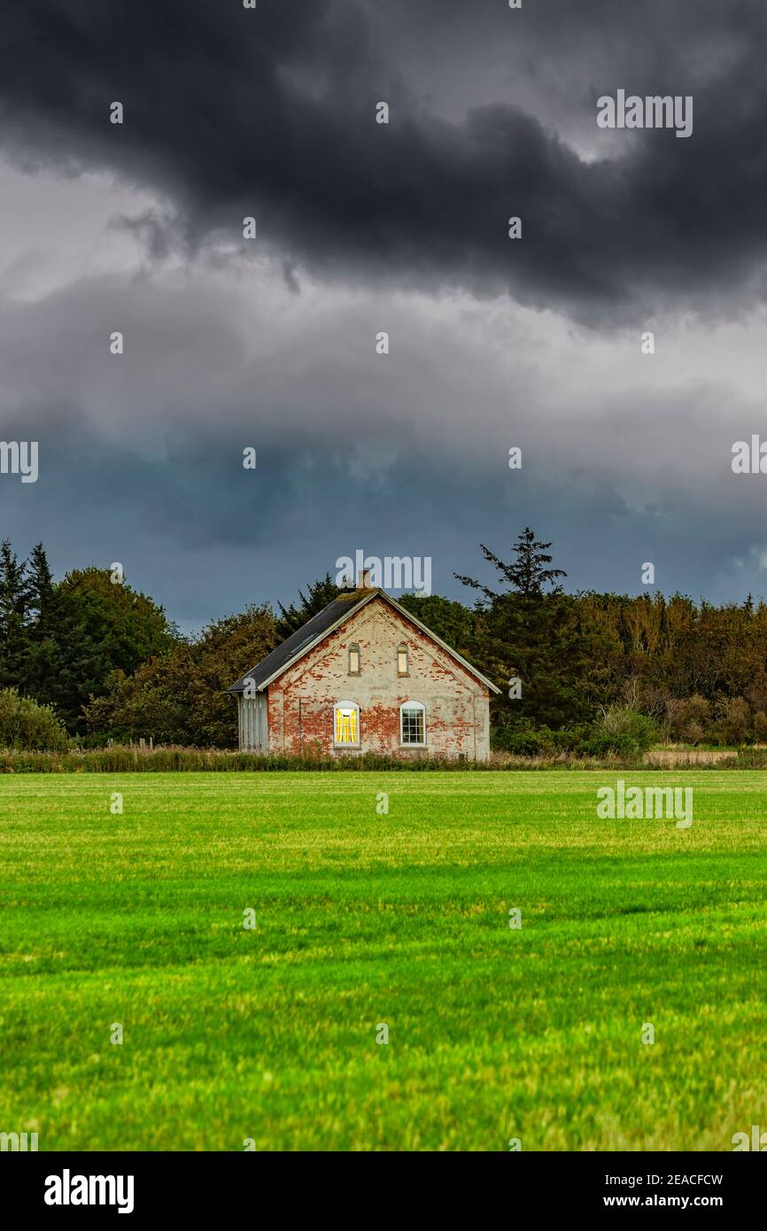 Menacing house hi-res stock photography and images - Alamy