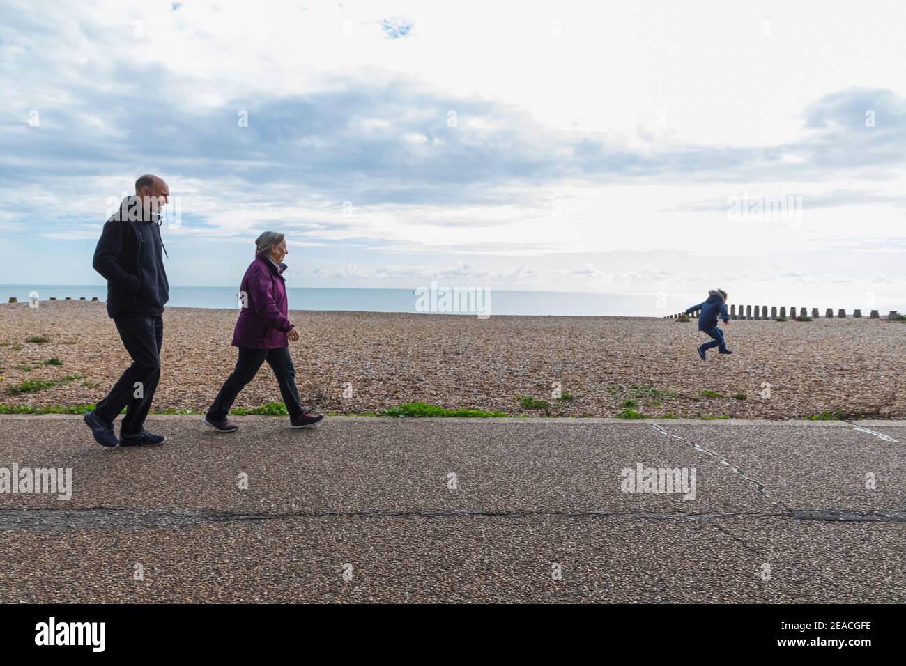 Walking on the promenade hi-res stock photography and images - Alamy