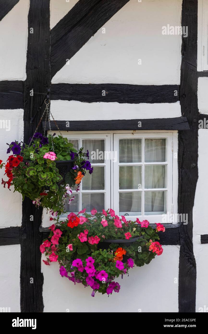 Traditional house detail england hi-res stock photography and images ...