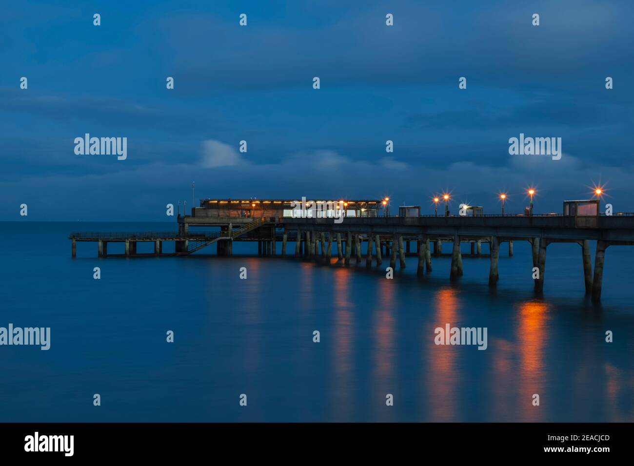 Deal pier hi-res stock photography and images - Alamy