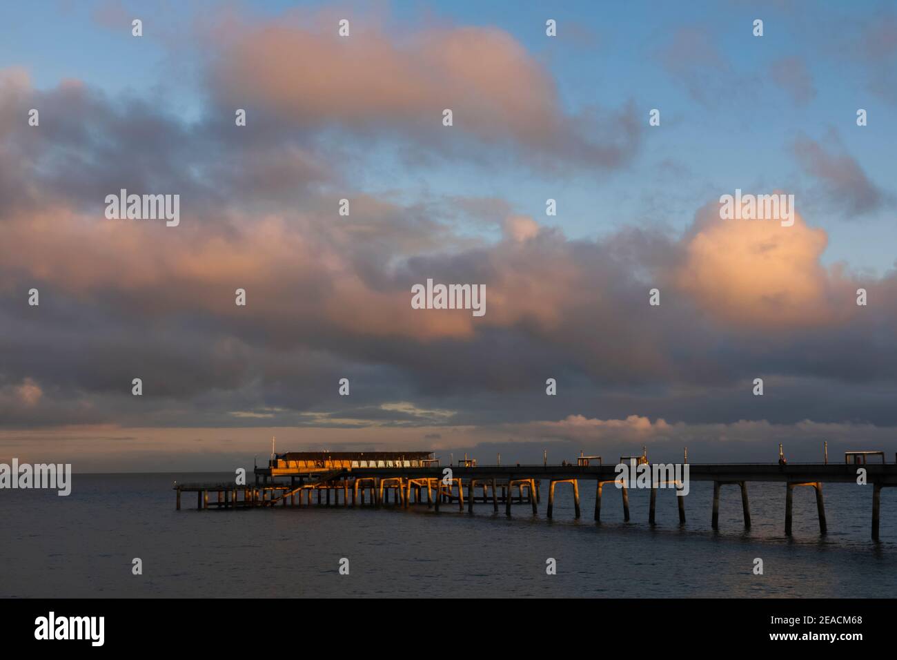 Deal pier beach kent hi-res stock photography and images - Alamy