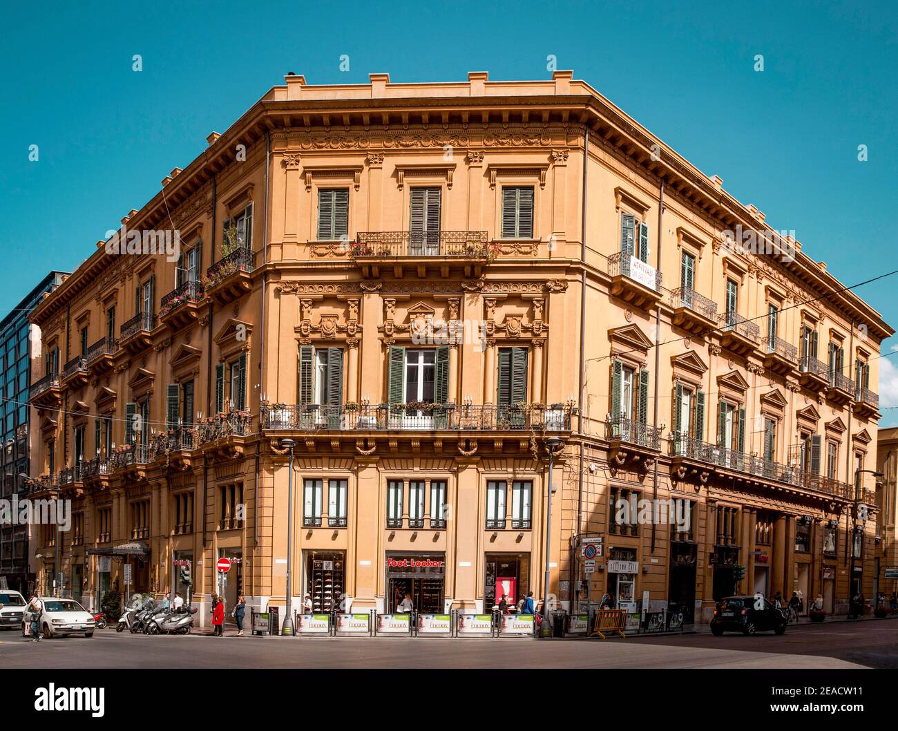 House, street, palermo, sicily, capital, big city, italy Stock Photo ...
