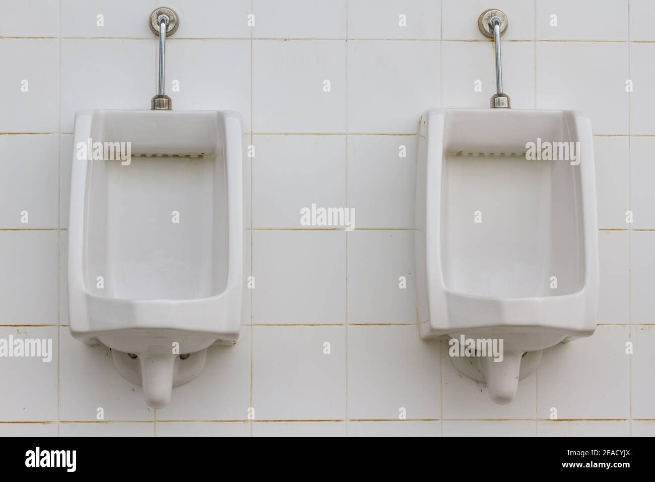 white urinals in men's bathroom Stock Photo - Alamy