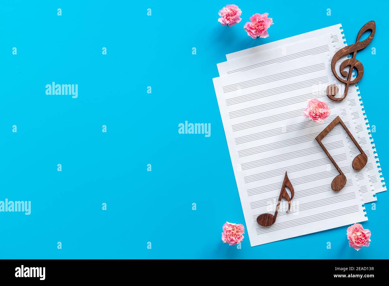 Musical sheet with wooden notes and flowers, top view Stock Photo - Alamy