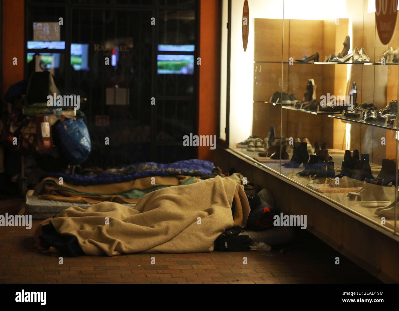 Emergency sleeping places hi-res stock photography and images - Alamy