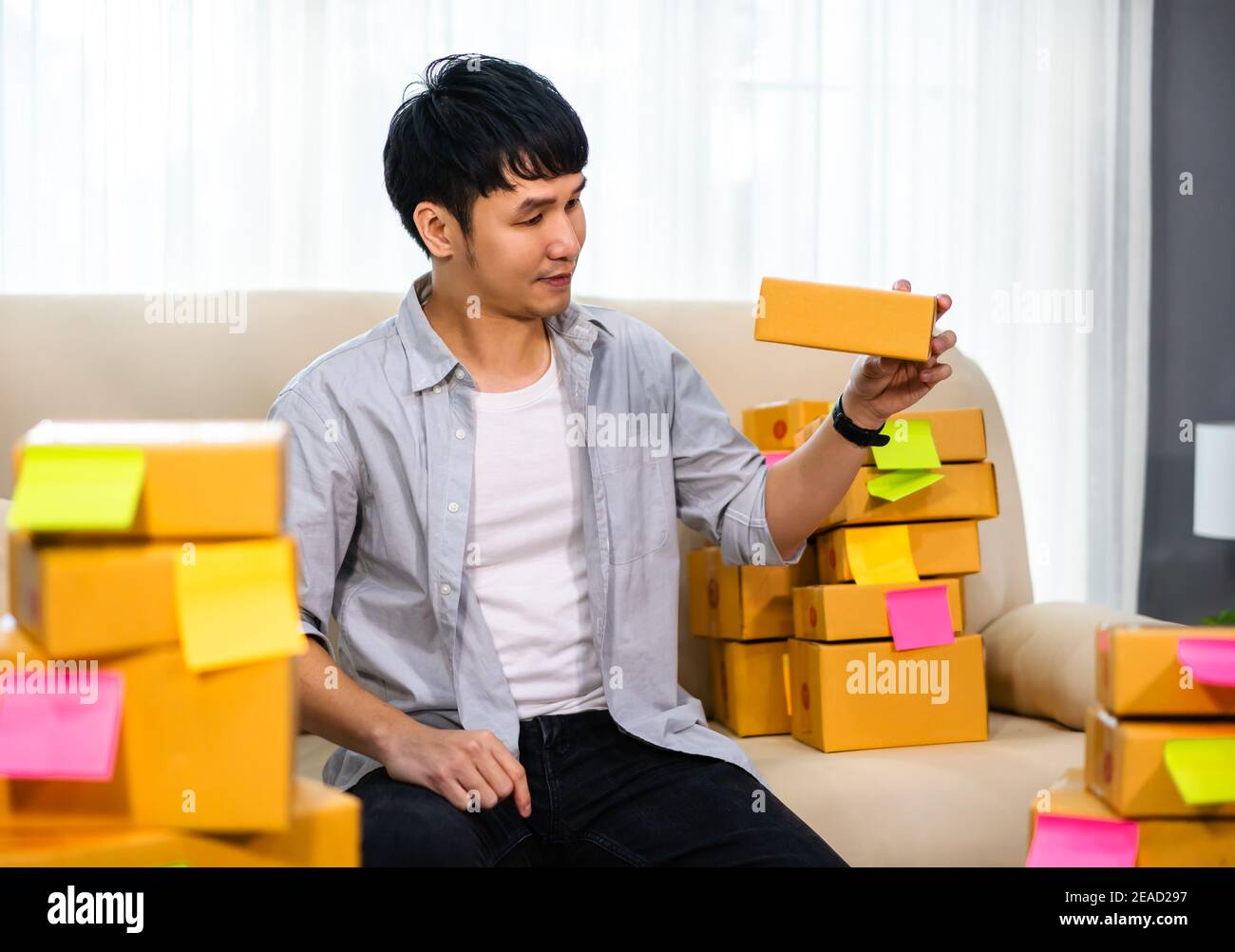 Prepare to box hi-res stock photography and images - Alamy