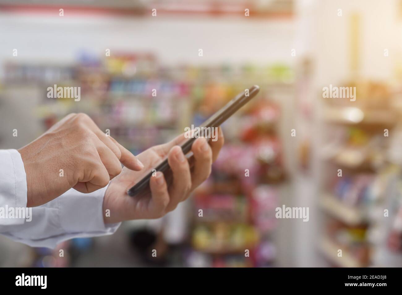 Hands girl using mobile phone hi-res stock photography and images - Alamy