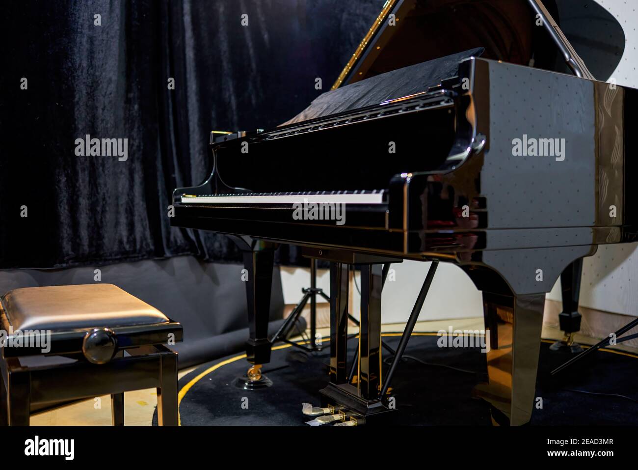 The whole of a top grand piano Stock Photo - Alamy