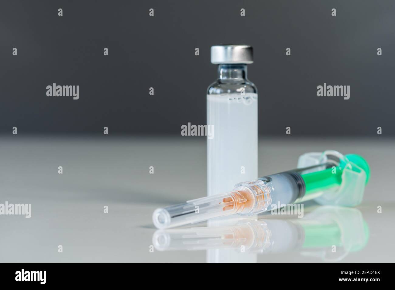 syringe injection medicine and vaccine bottle Stock Photo - Alamy