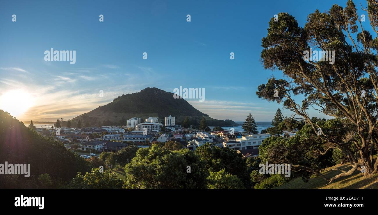 Mt maunganui from pilot bay mt maunganui from pilot bay hi-res stock ...