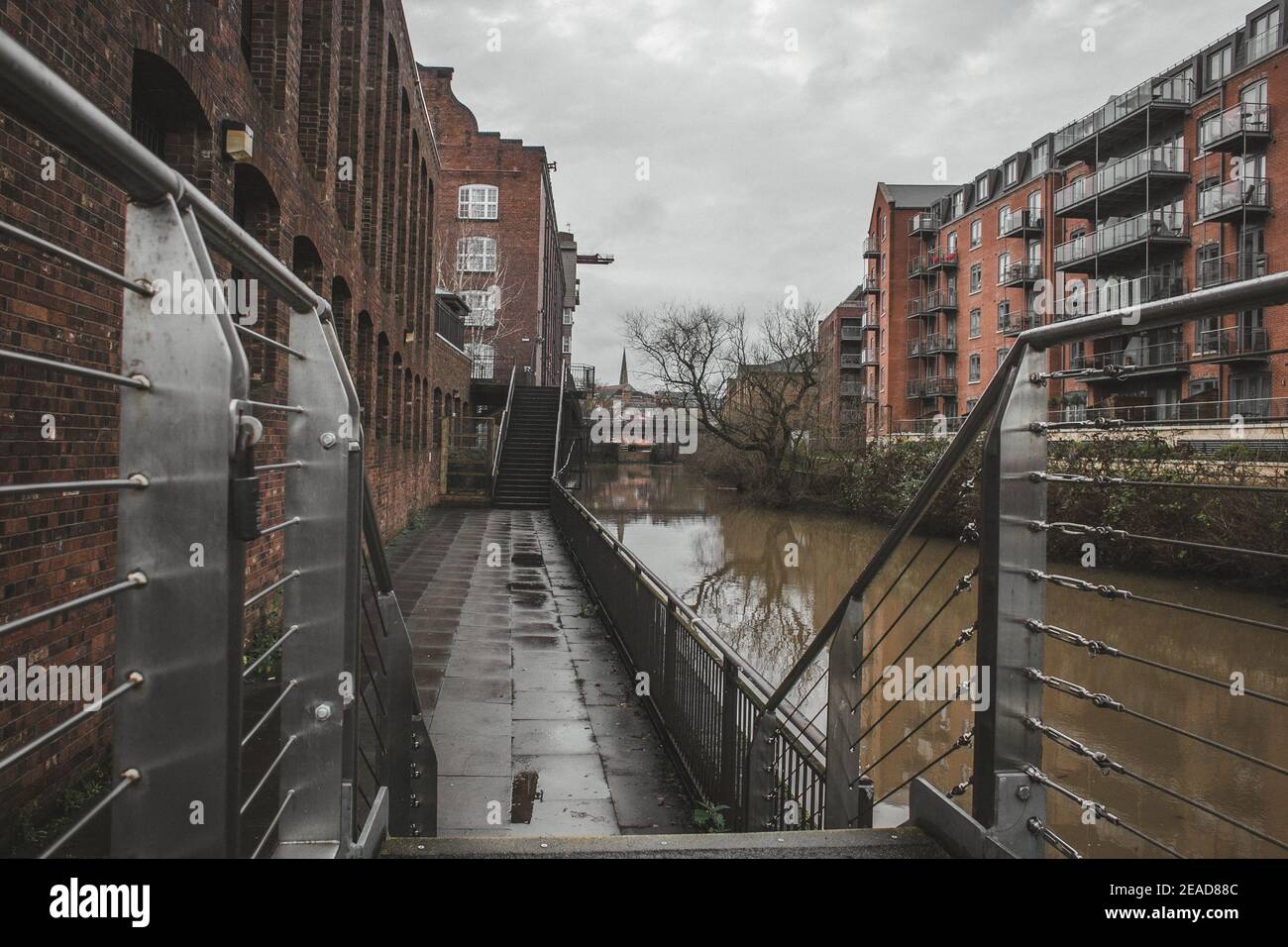 River bank pathway hi-res stock photography and images - Alamy