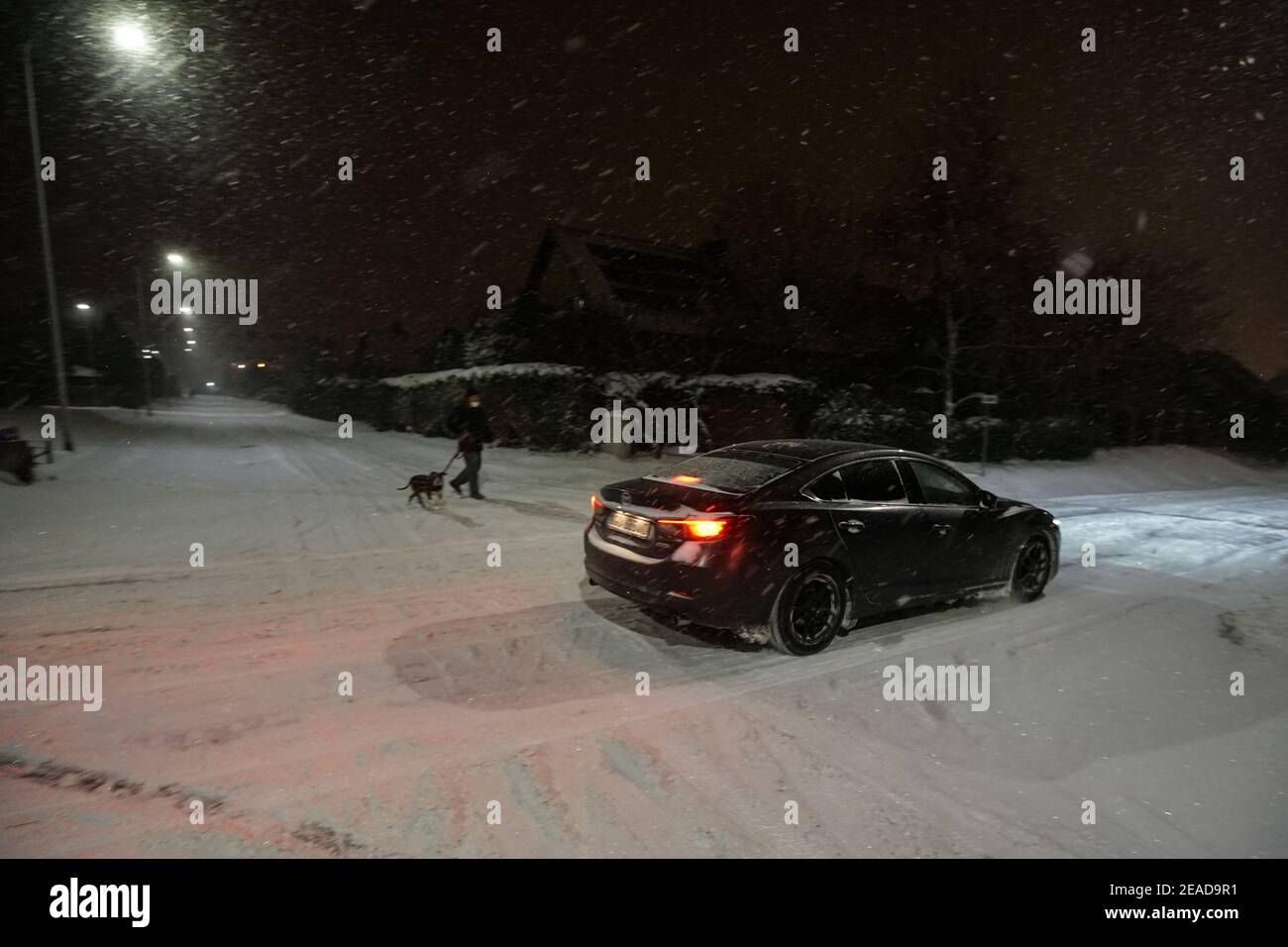 Gdansk, Poland 8th, Feb. 20201 People paving their way on a snow ...