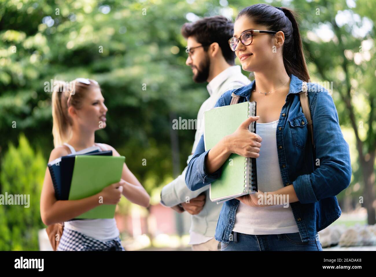 Group study outdoor hi-res stock photography and images - Alamy