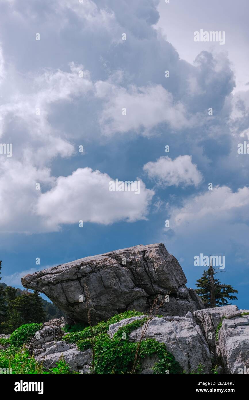 Big rocks trail hi-res stock photography and images - Alamy