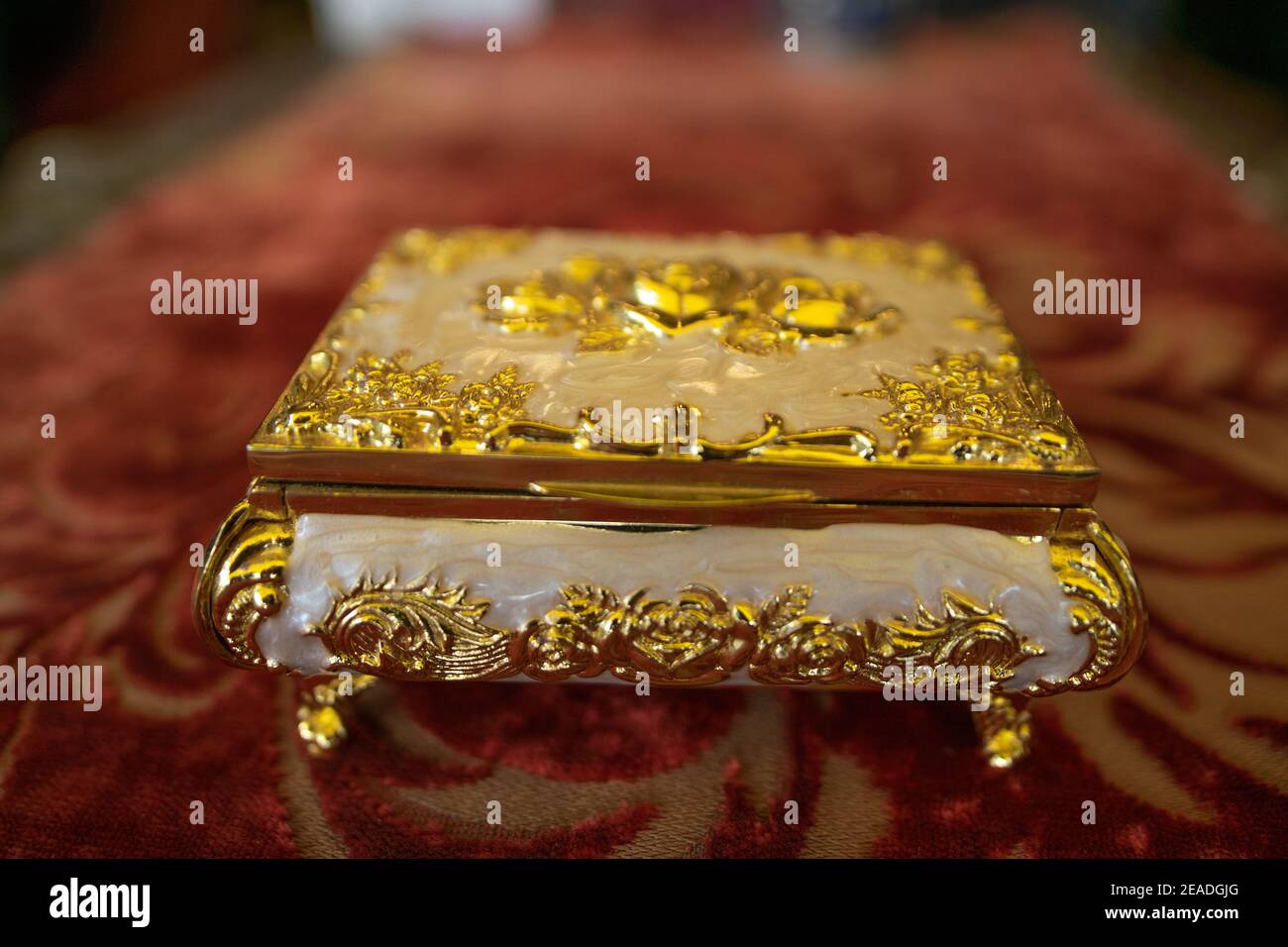 Retro silver box hi-res stock photography and images - Alamy