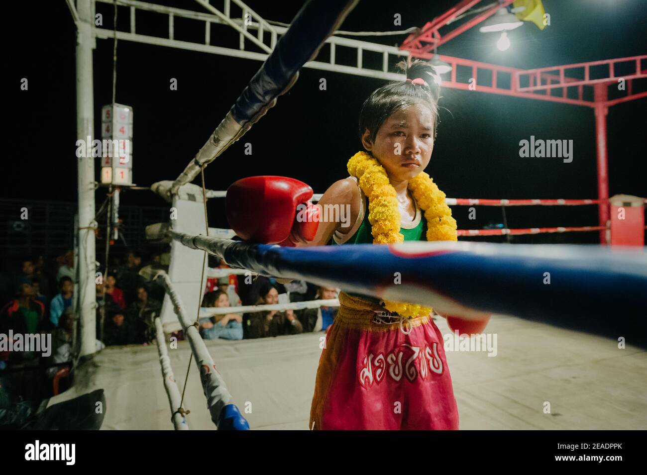 Boxing ring girl hi-res stock photography and images - Alamy