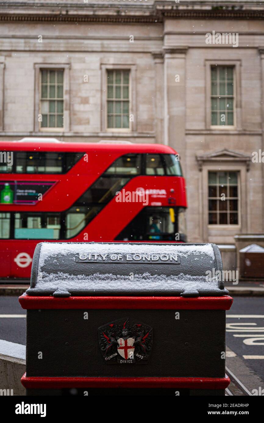 Empty london bus hi-res stock photography and images - Alamy
