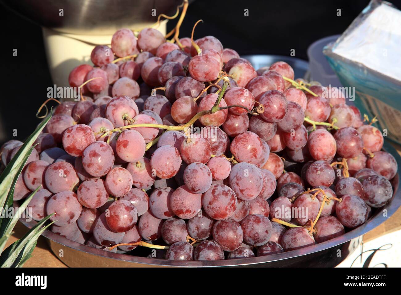 sweet organic red grapes Stock Photo - Alamy