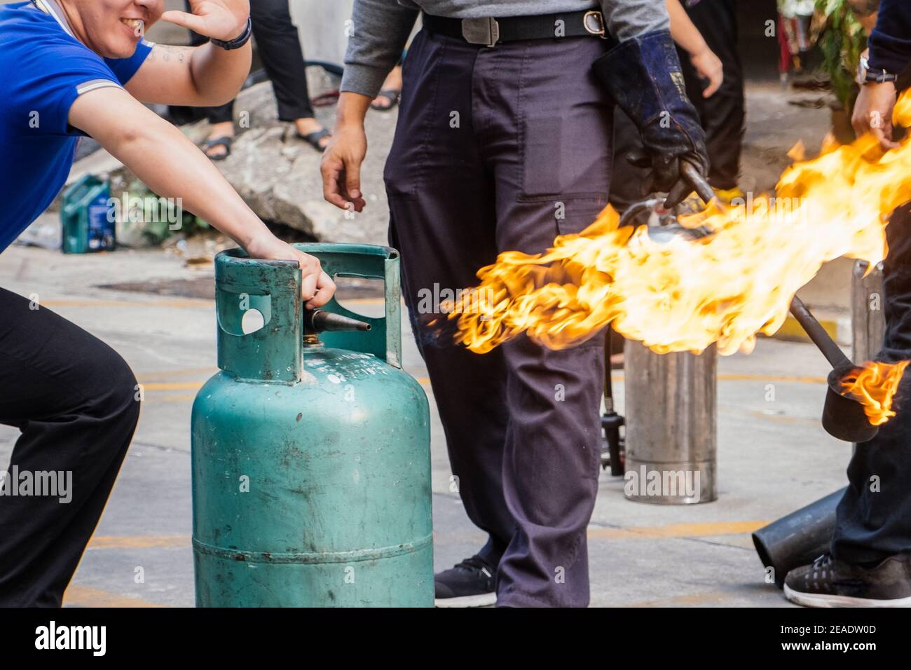 Turn off gas hi-res stock photography and images - Alamy