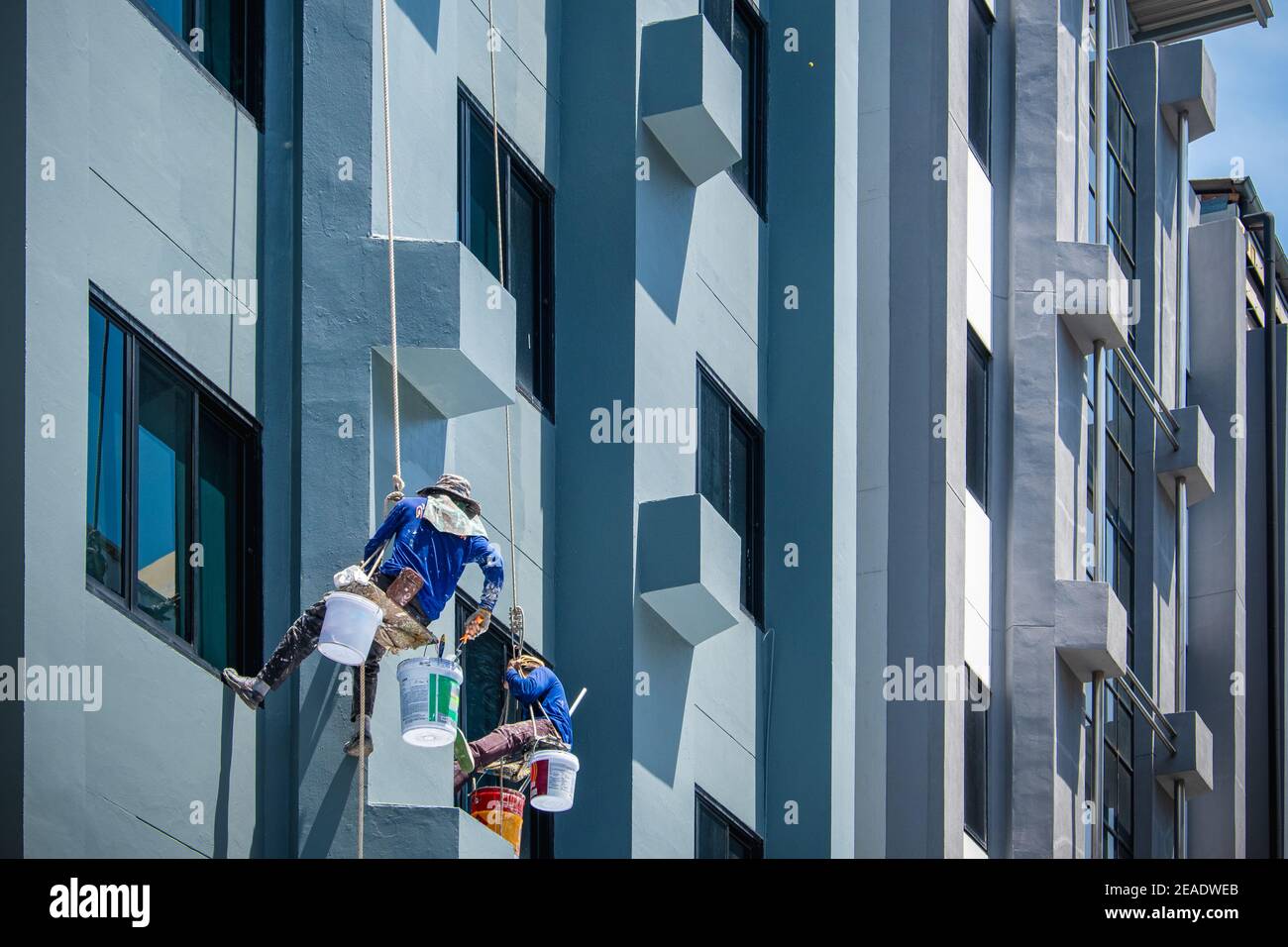 Painters hanging on ropes hi-res stock photography and images - Alamy
