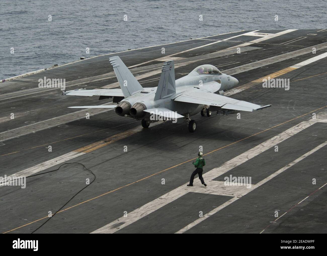 Nimitz flight deck action 130614 Stock Photo - Alamy