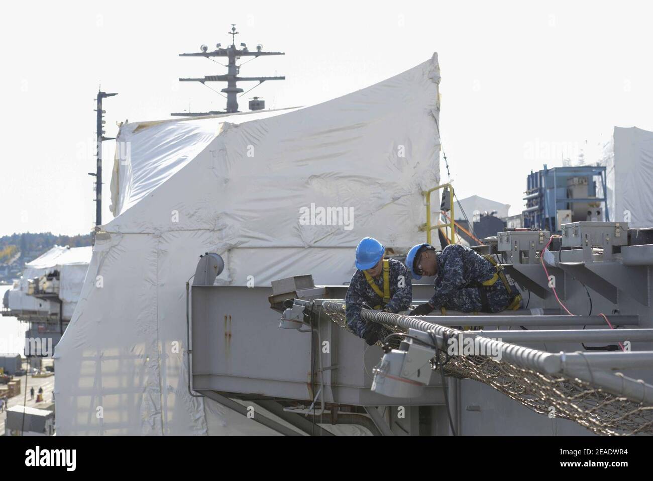 Nimitz Sailors tighten flight deck fall protection nets 150916 Stock ...