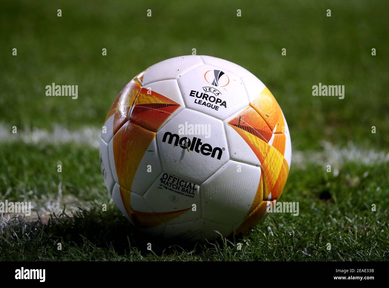 Molten soccer ball hi-res stock photography and images - Alamy