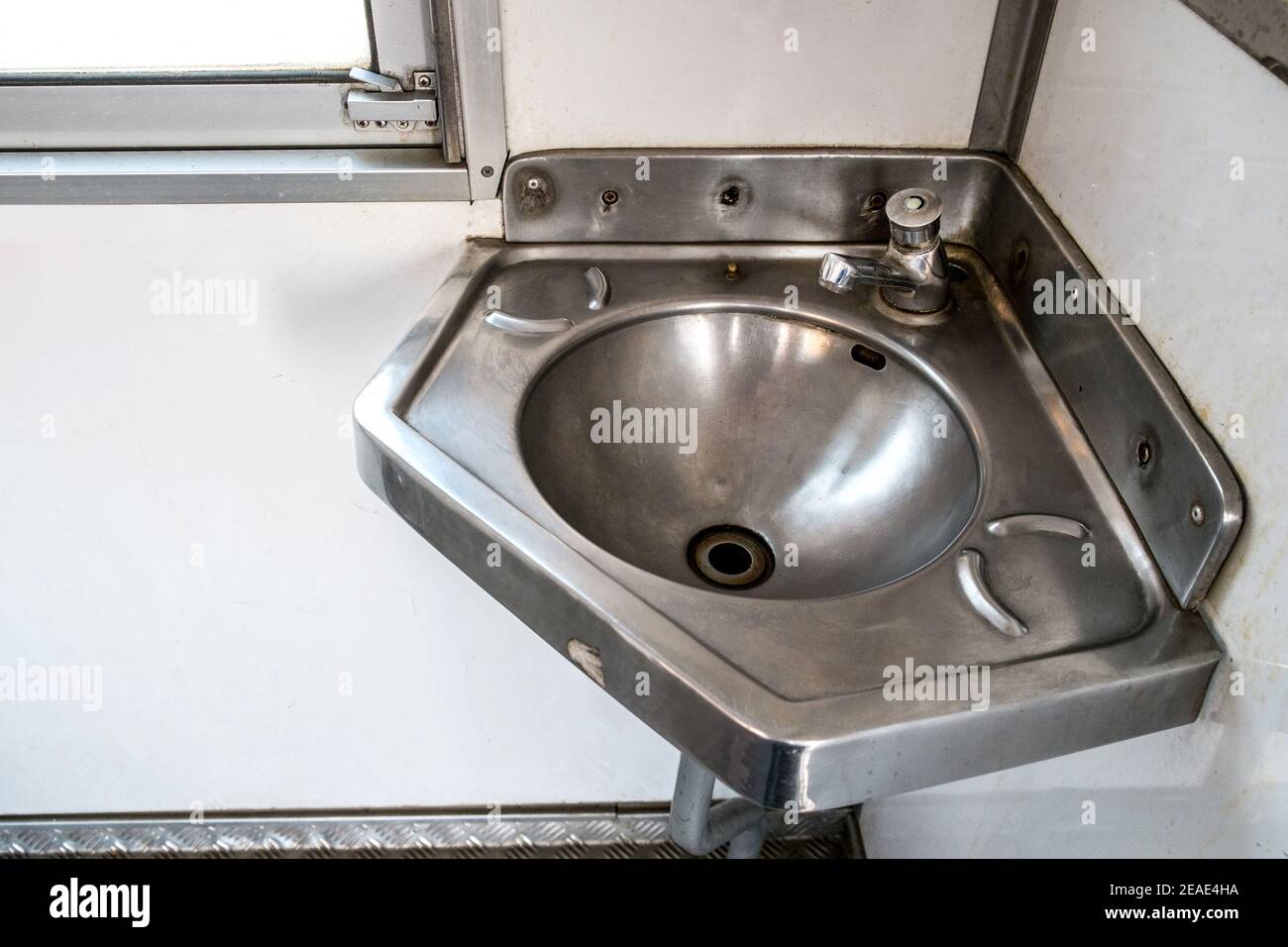 Stainless steel sink in the corner on the train Stock Photo - Alamy