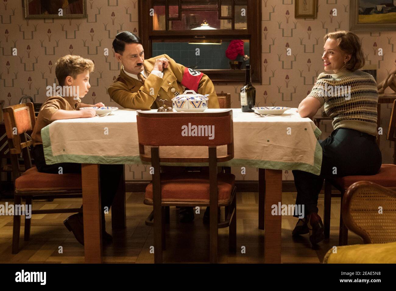 Jojo rabbit scarlett johansson hi-res stock photography and images - Alamy