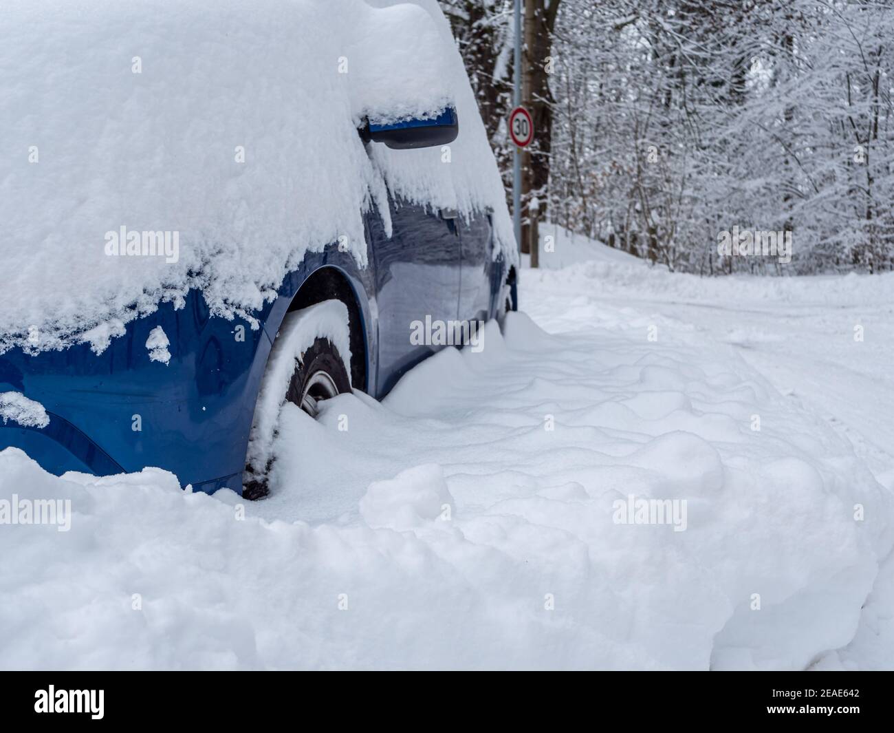 Car is stuck on a road Stock Photo - Alamy