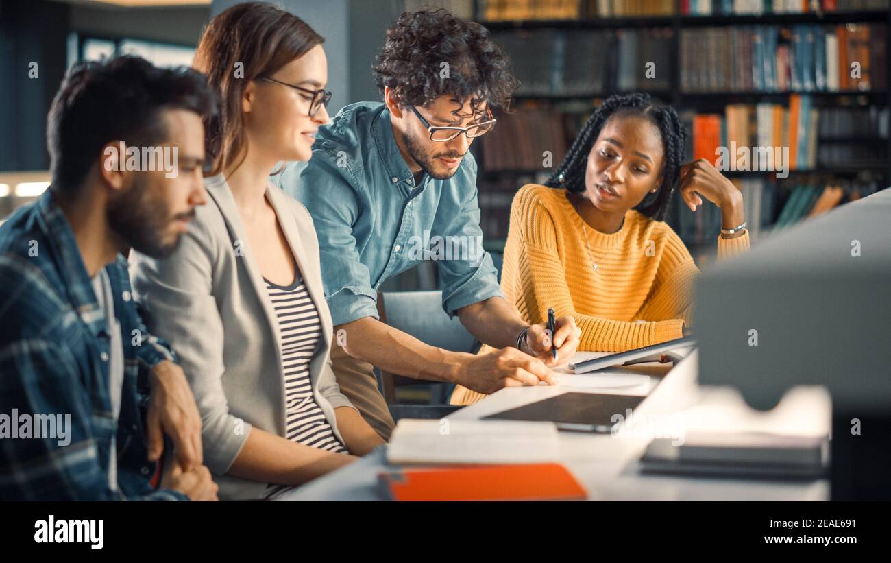 Talking subjects hi-res stock photography and images - Alamy