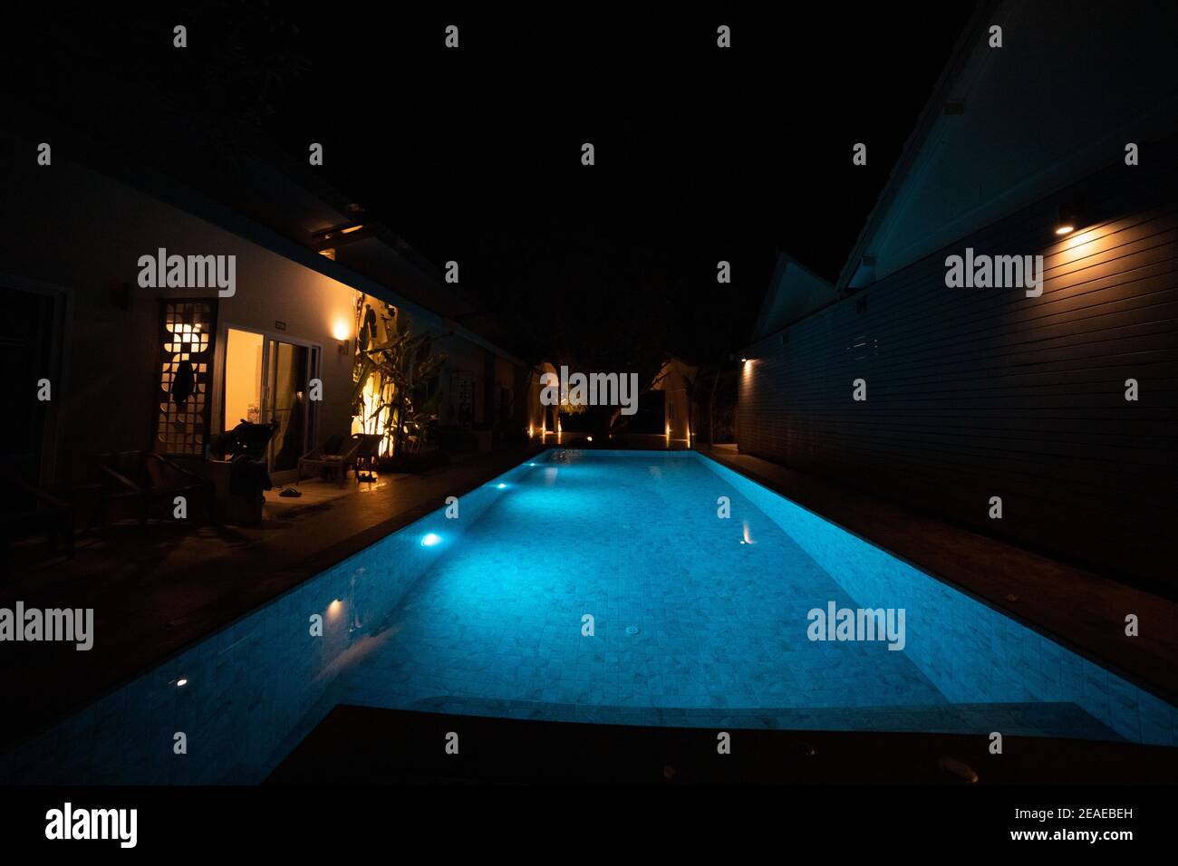 Dark blue swimming pool hi-res stock photography and images - Alamy