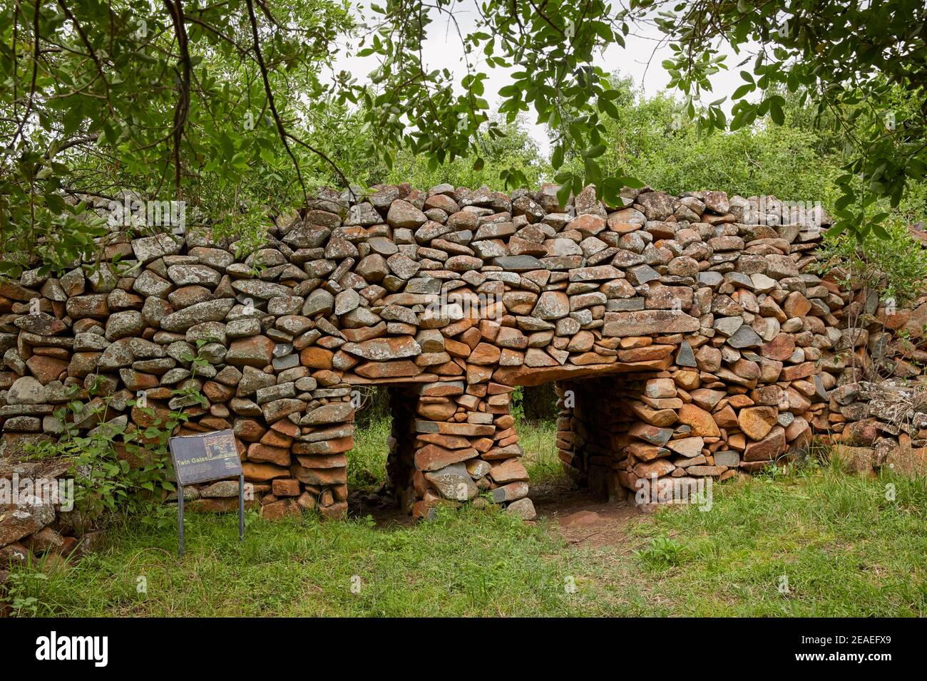 Twin Gates in the Koketch Complex at Thimlich Ohinga complex (UNESCO ...