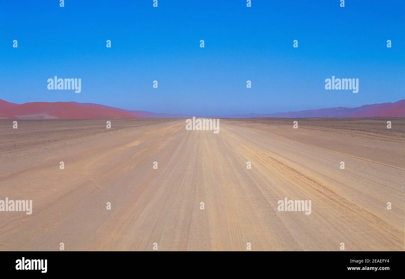 Open road in desert hi-res stock photography and images - Alamy