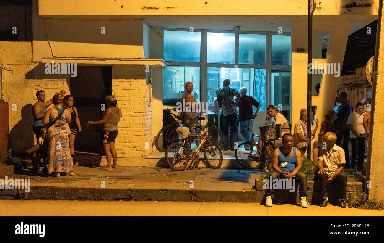 People Lining Up High Resolution Stock Photography and Images - Alamy