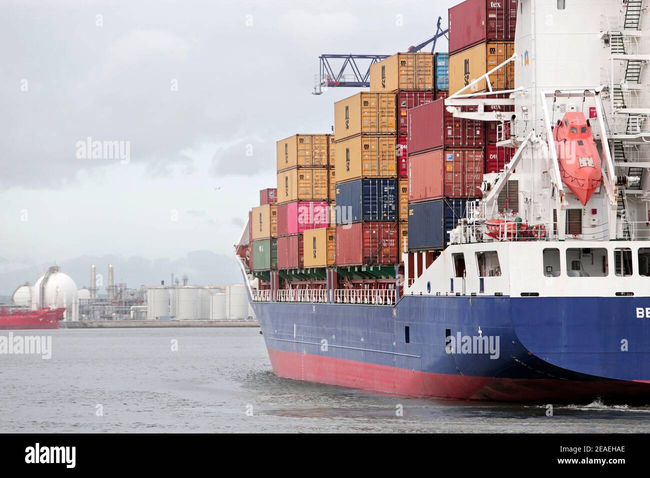 Ship tees estuary teesmouth hi-res stock photography and images - Alamy