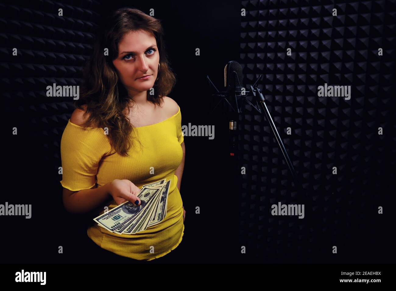 Money sign singer hi-res stock photography and images - Alamy