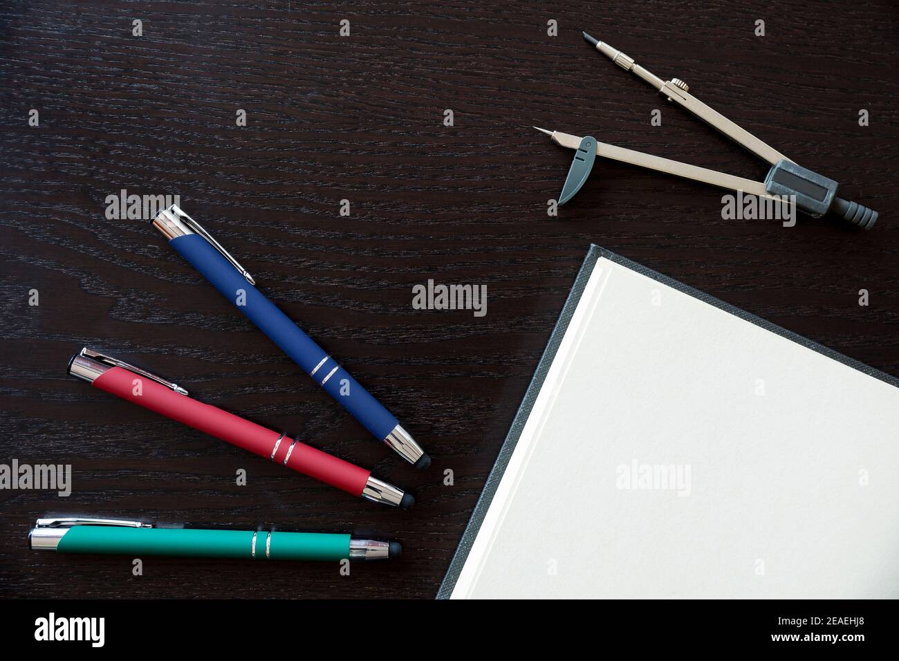 Compass group logo hi-res stock photography and images - Alamy