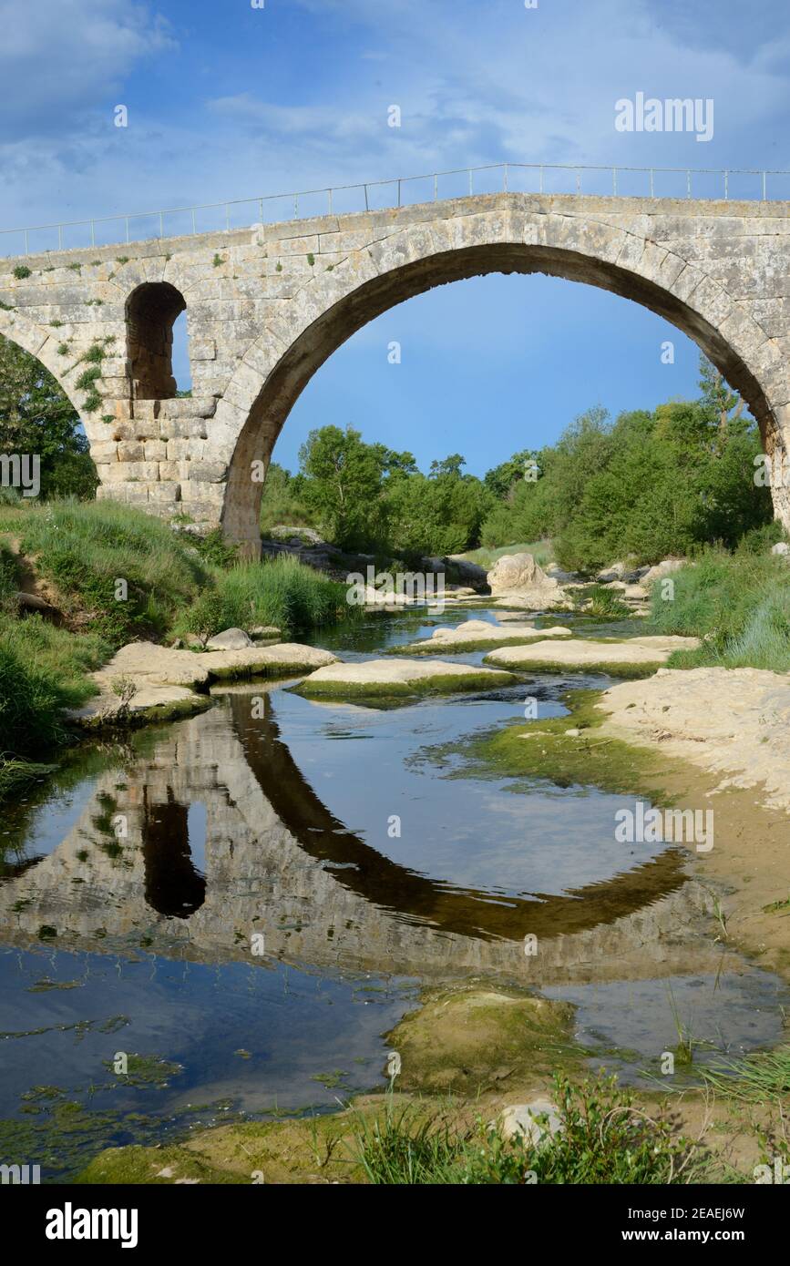 Roman arch bridge hi-res stock photography and images - Alamy