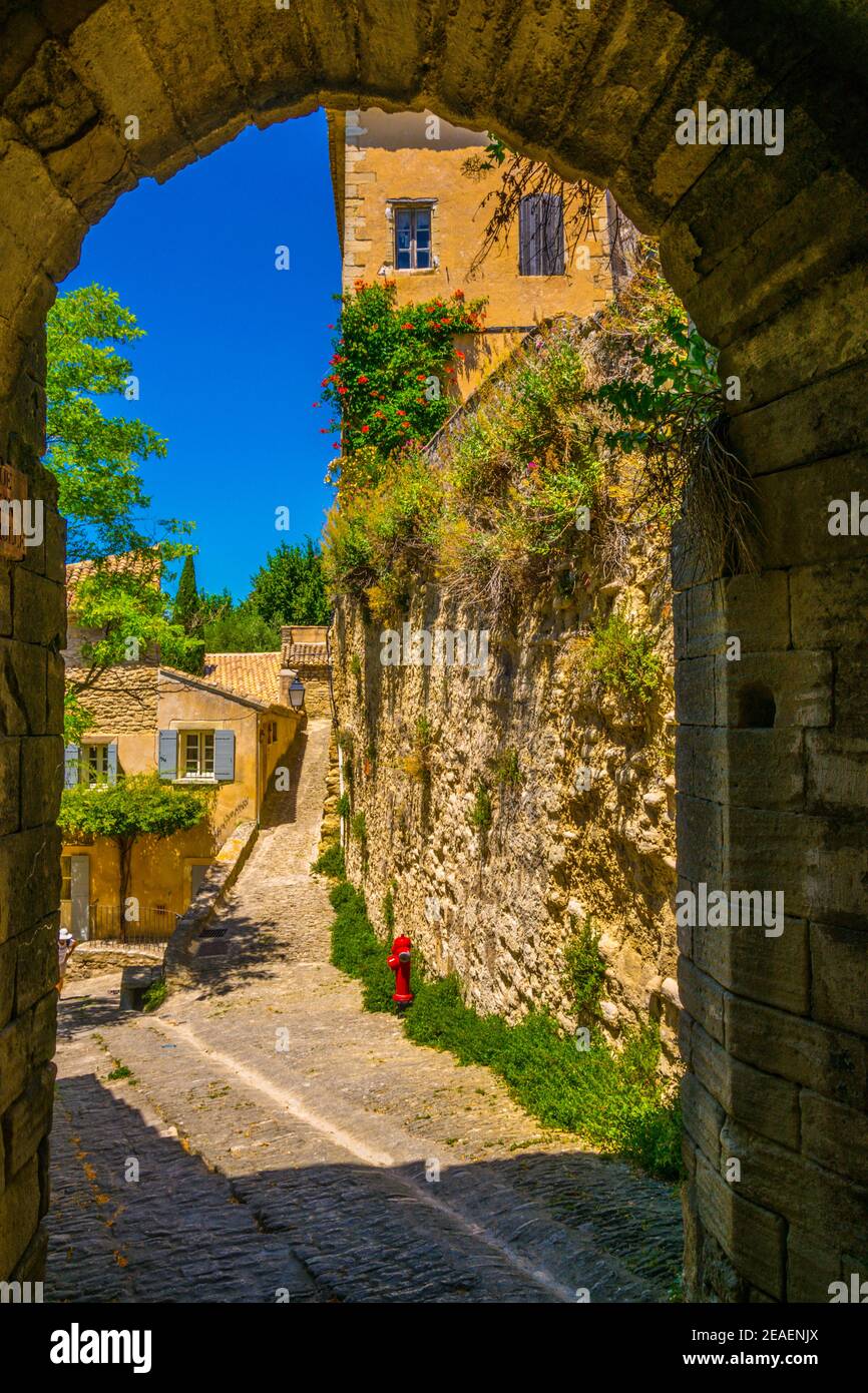 Narrow street in Gordes village in France Stock Photo - Alamy