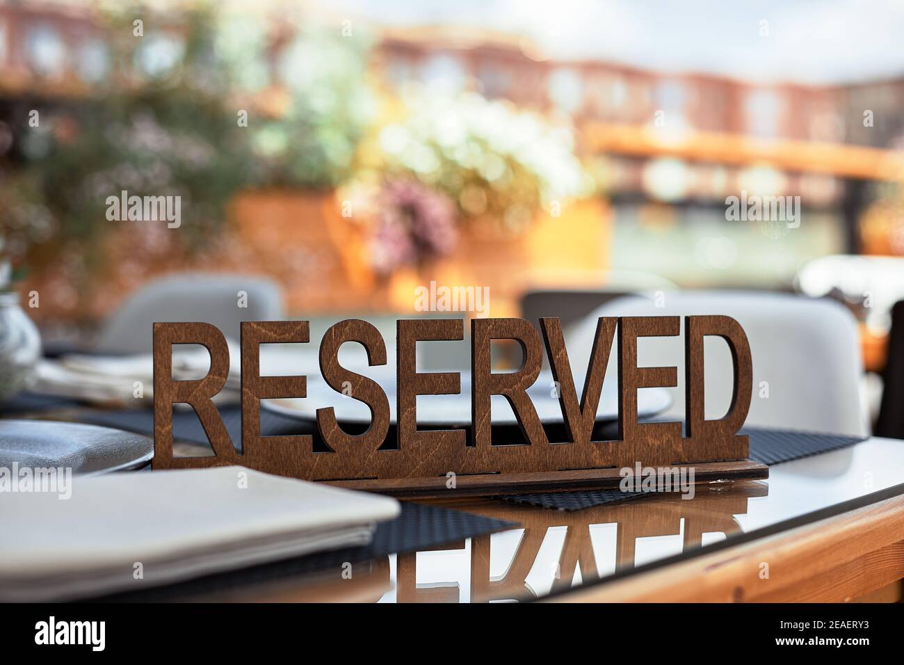 Reserved table sign in a restaurant Stock Photo - Alamy
