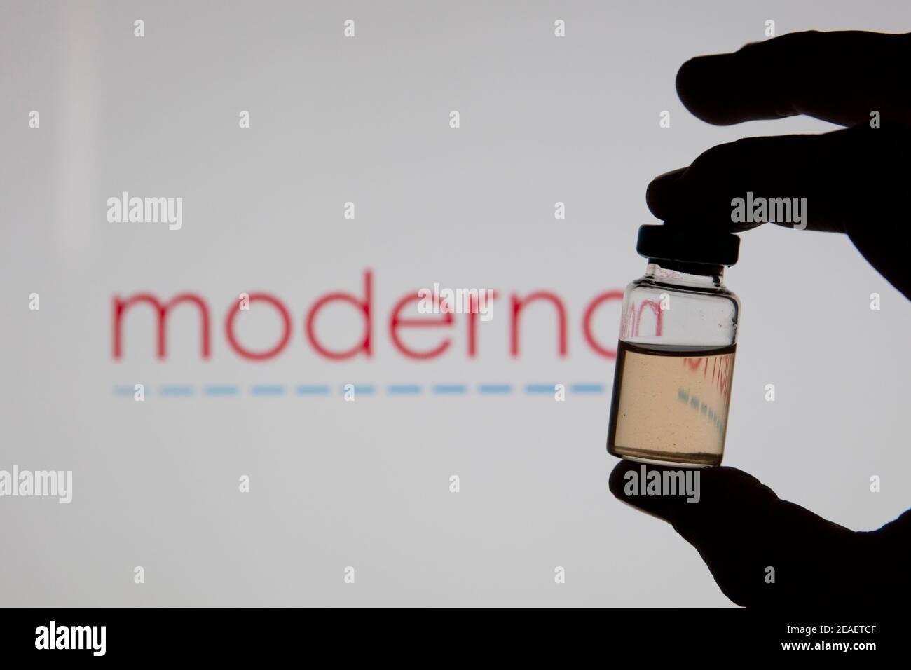 Vial of moderna vaccine hi-res stock photography and images - Alamy
