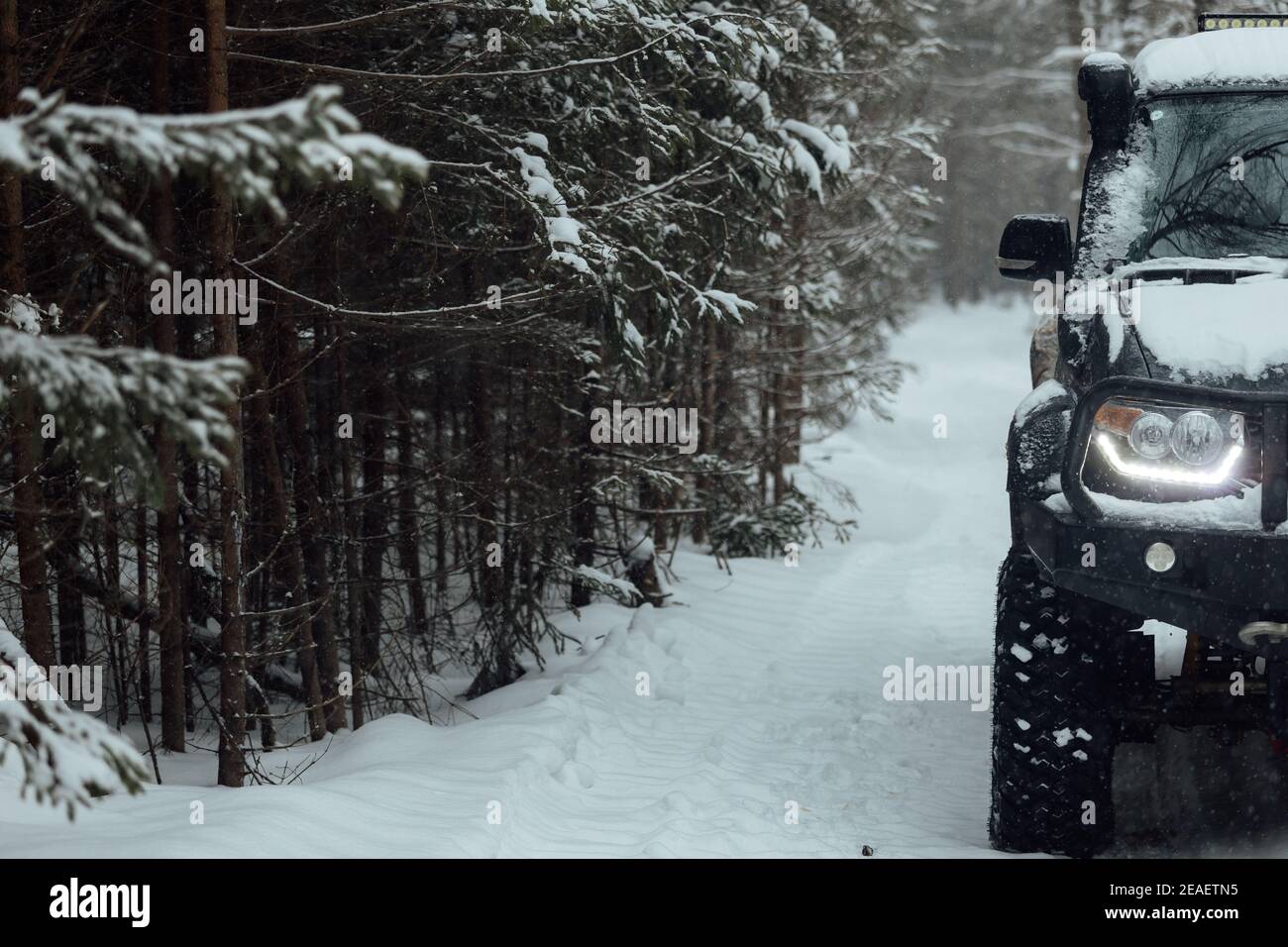 Truck stuck in snow hi-res stock photography and images - Alamy