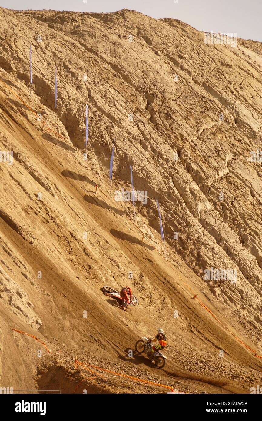 Dirt driveway hi-res stock photography and images - Alamy