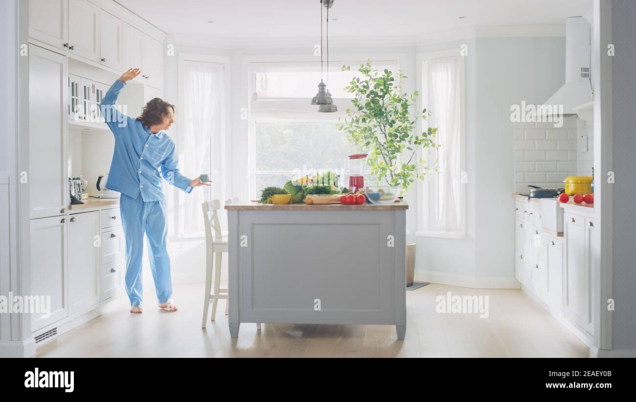 Man wearing pyjamas hi-res stock photography and images - Alamy